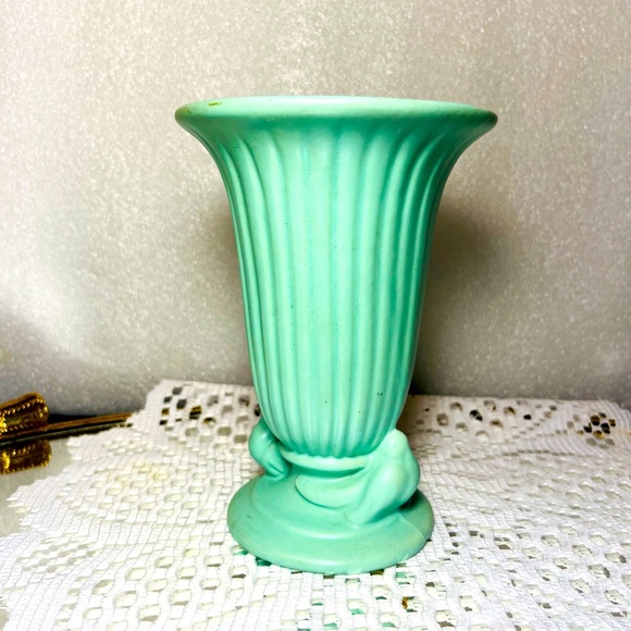 Accents | Vintage Haeger Pottery Ribbed Double Dove 6 Pedestal Vase ...